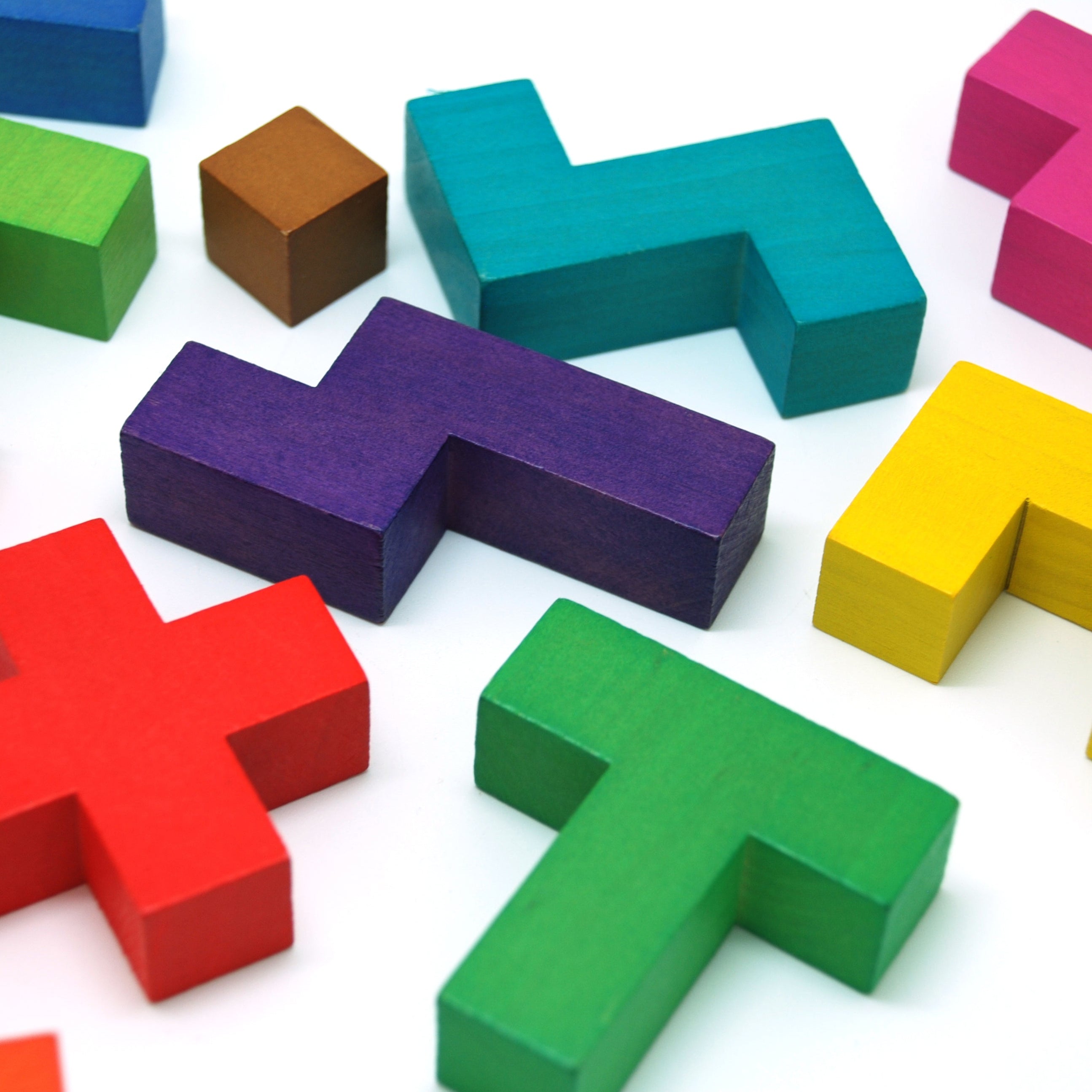 さまざまな形のブロックを組み合わせてマス目を埋めよう！ KATAMINO-カタミノ — コドモンストア