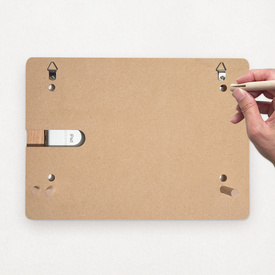 木のぬくもり感じるiPad専用木製スタンド「CoVAcO」（第9/8/7世代 10.2インチiPad対応） — コドモンストア